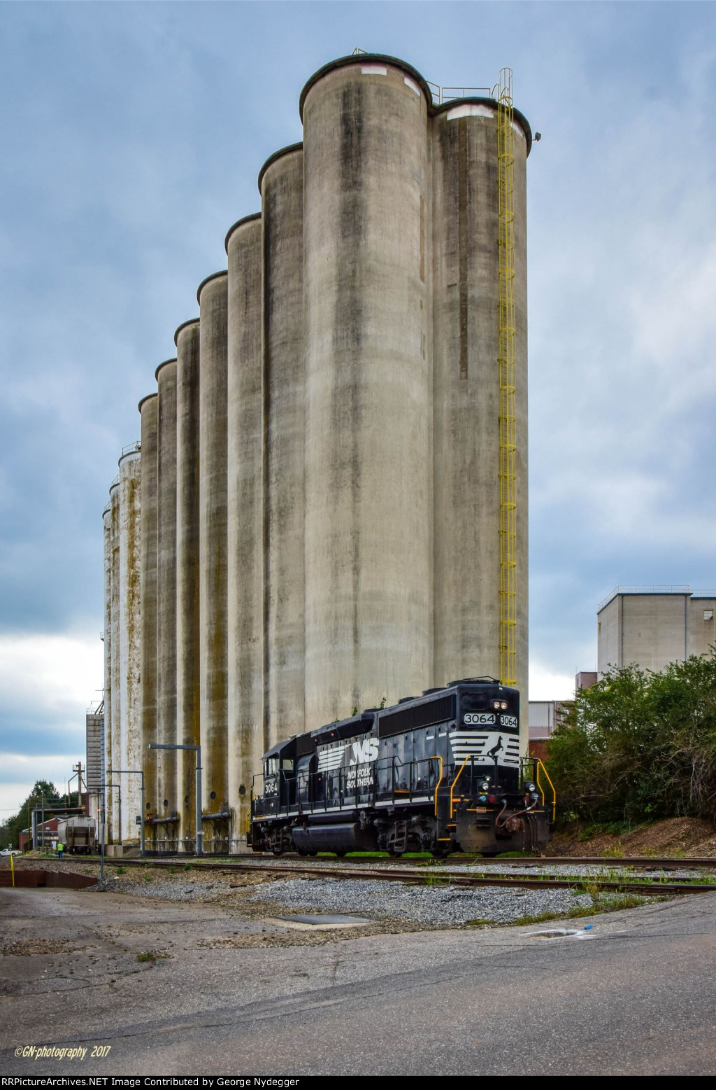 NS 3064 switching local cars